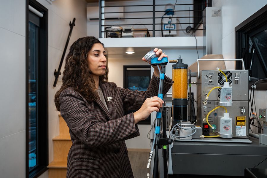 Heat-based hair styling found to produce lung-penetrating pollution